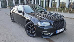 Black Chrysler 300C 2015 in Vilnius, with an engine capacity of 3.60 L and mileage of 102 thousand km for 13500 €, photo 14 on AUTOMOTO.COM.LV