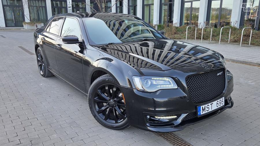 Black Chrysler 300C 2015 in Vilnius, with an engine capacity of 3.60 L and mileage of 102 thousand km for 13500 €, photo 14 on AUTOMOTO.COM.LV