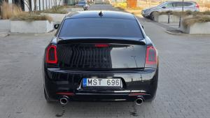 Black Chrysler 300C 2015 in Vilnius, with an engine capacity of 3.60 L and mileage of 102 thousand km for 13500 €, photo 16 on AUTOMOTO.COM.LV