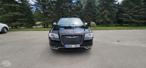 Black Chrysler 300C 2017 in Siauliai, with an engine capacity of 3.60 L and mileage of 130 thousand km for 12000 €, photo 3 on AUTOMOTO.COM.LV