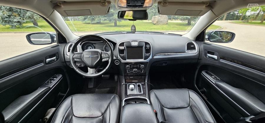 Black Chrysler 300C 2017 in Siauliai, with an engine capacity of 3.60 L and mileage of 130 thousand km for 12000 €, photo 12 on AUTOMOTO.COM.LV