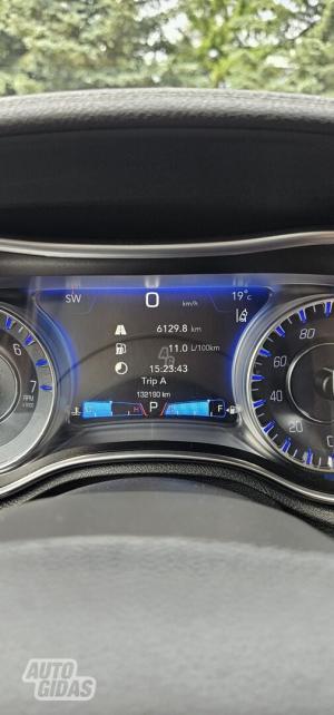 Black Chrysler 300C 2017 in Siauliai, with an engine capacity of 3.60 L and mileage of 130 thousand km for 12000 €, photo 13 on AUTOMOTO.COM.LV