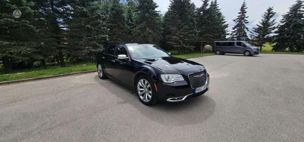 Black Chrysler 300C 2017 in Siauliai, with an engine capacity of 3.60 L and mileage of 130 thousand km for 12000 €, photo 3 on AUTOMOTO.COM.LV