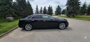 Black Chrysler 300C 2017 in Siauliai, with an engine capacity of 3.60 L and mileage of 130 thousand km for 12000 €, photo 5 on AUTOMOTO.COM.LV