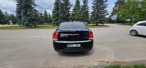 Black Chrysler 300C 2017 in Siauliai, with an engine capacity of 3.60 L and mileage of 130 thousand km for 12000 €, photo 7 on AUTOMOTO.COM.LV