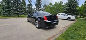 Black Chrysler 300C 2017 in Siauliai, with an engine capacity of 3.60 L and mileage of 130 thousand km for 12000 €, photo 8 on AUTOMOTO.COM.LV