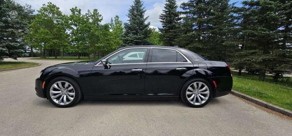 Black Chrysler 300C 2017 in Siauliai, with an engine capacity of 3.60 L and mileage of 130 thousand km for 12000 €, photo 8 on AUTOMOTO.COM.LV