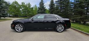 Black Chrysler 300C 2017 in Siauliai, with an engine capacity of 3.60 L and mileage of 130 thousand km for 12000 €, photo 9 on AUTOMOTO.COM.LV