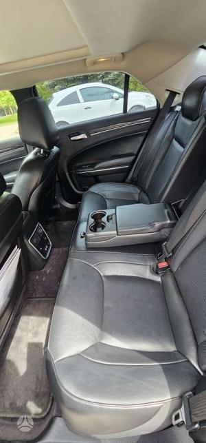 Black Chrysler 300C 2017 in Siauliai, with an engine capacity of 3.60 L and mileage of 130 thousand km for 12000 €, photo 12 on AUTOMOTO.COM.LV