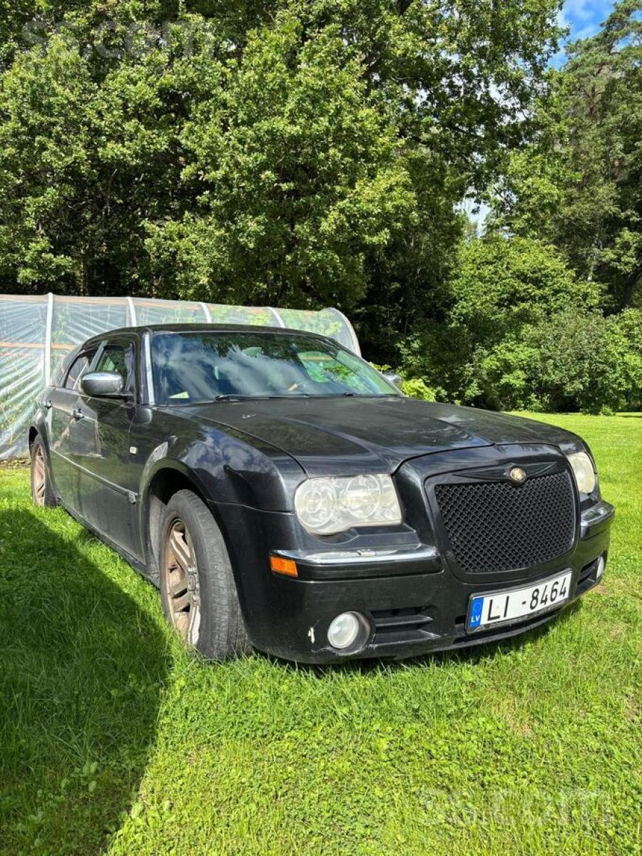 Черный Крайслер 300C 2005 в Рига, объемом двигателя 3.00 л и пробегом 0 тыс. км за 3500 €, фото 1 на AUTOMOTO.COM.LV