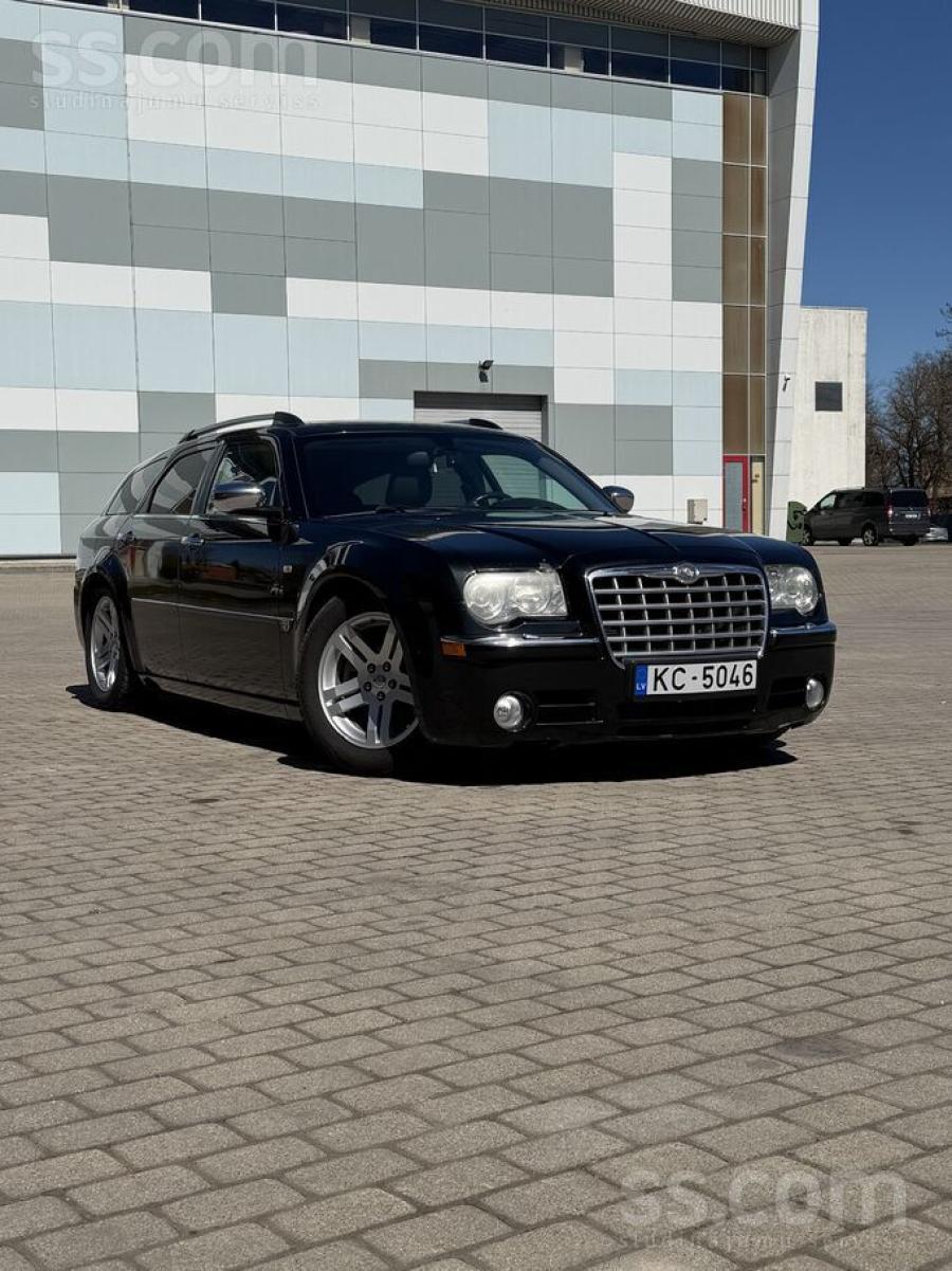 Melns Chrysler 300C 2006 Dobele, ar dzinēja tilpumu 3.00 L un nobraukumu 349 tūkst. km par 2800 €, foto 3 vietnē AUTOMOTO.COM.LV
