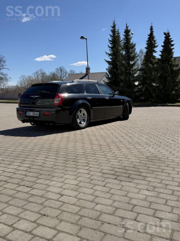 Black Chrysler 300C 2006 in Dobele, with an engine capacity of 3.00 L and mileage of 349 thousand km for 2800 €, photo 3 on AUTOMOTO.COM.LV
