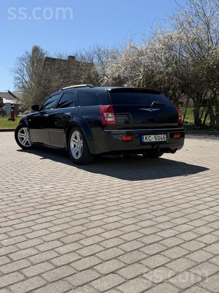 Melns Chrysler 300C 2006 Dobele, ar dzinēja tilpumu 3.00 L un nobraukumu 349 tūkst. km par 2800 €, foto 5 vietnē AUTOMOTO.COM.LV