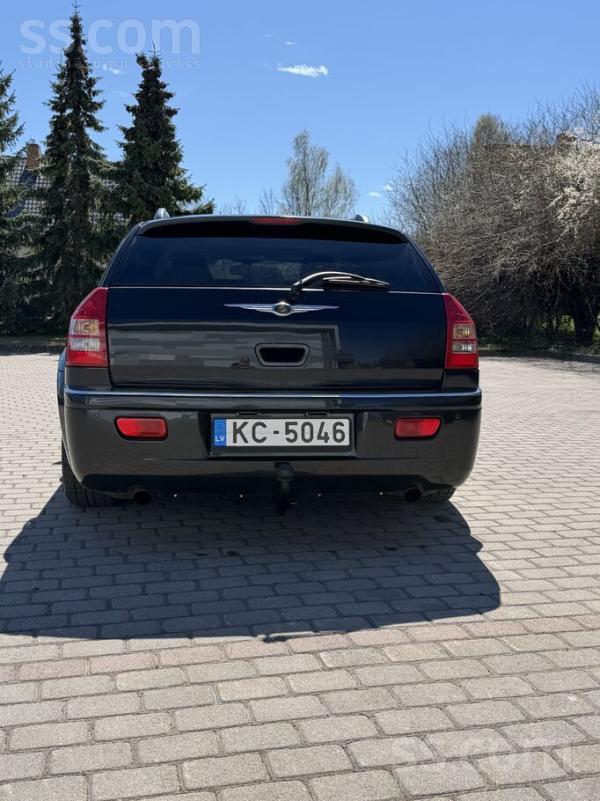 Melns Chrysler 300C 2006 Dobele, ar dzinēja tilpumu 3.00 L un nobraukumu 349 tūkst. km par 2800 €, foto 5 vietnē AUTOMOTO.COM.LV
