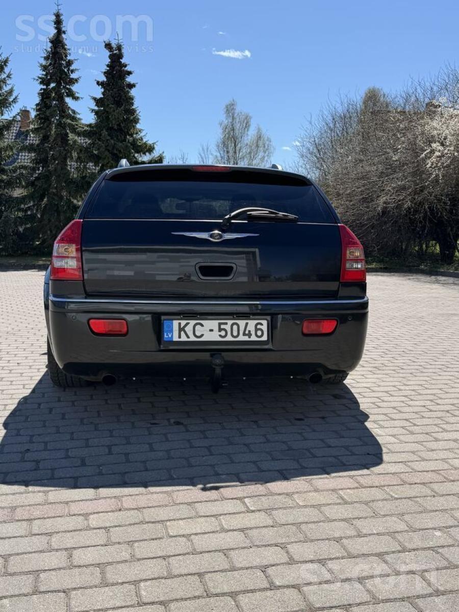 Melns Chrysler 300C 2006 Dobele, ar dzinēja tilpumu 3.00 L un nobraukumu 349 tūkst. km par 2800 €, foto 6 vietnē AUTOMOTO.COM.LV