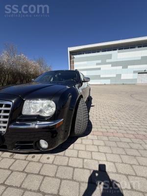 Melns Chrysler 300C 2006 Dobele, ar dzinēja tilpumu 3.00 L un nobraukumu 349 tūkst. km par 2800 €, foto 7 vietnē AUTOMOTO.COM.LV