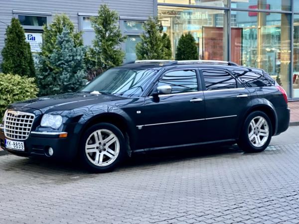 Melns Chrysler 300C 2006 Rīga, ar dzinēja tilpumu 3.00 L un nobraukumu 270 tūkst. km par 4350 €, foto 3 vietnē AUTOMOTO.COM.LV