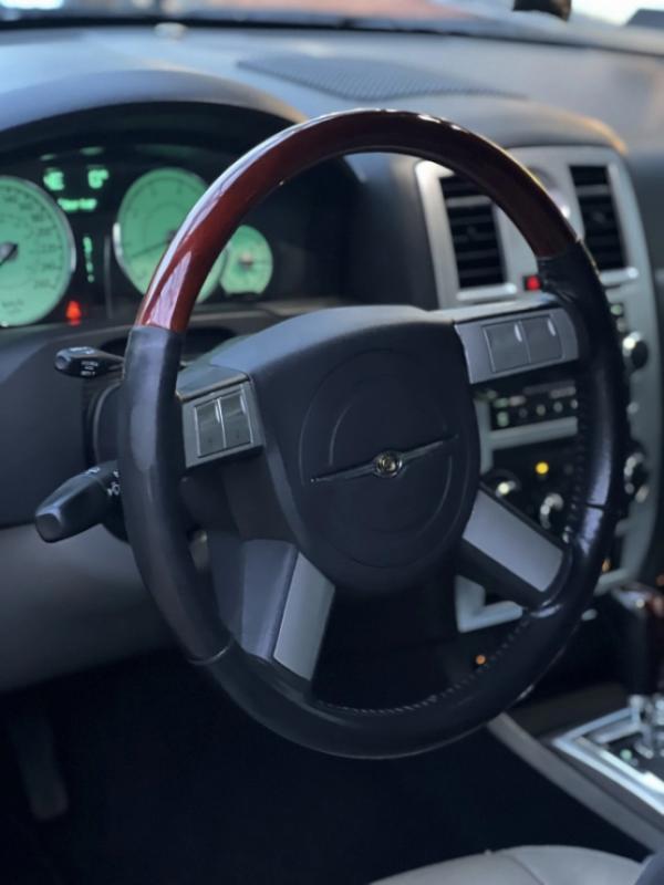 Melns Chrysler 300C 2006 Rīga, ar dzinēja tilpumu 3.00 L un nobraukumu 270 tūkst. km par 4350 €, foto 5 vietnē AUTOMOTO.COM.LV