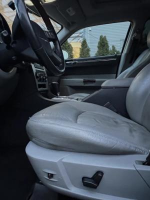 Melns Chrysler 300C 2006 Rīga, ar dzinēja tilpumu 3.00 L un nobraukumu 270 tūkst. km par 4350 €, foto 7 vietnē AUTOMOTO.COM.LV