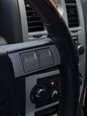 Melns Chrysler 300C 2006 Rīga, ar dzinēja tilpumu 3.00 L un nobraukumu 270 tūkst. km par 4350 €, foto 13 vietnē AUTOMOTO.COM.LV