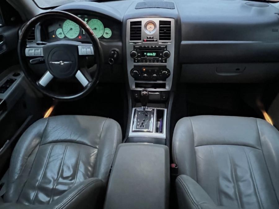 Melns Chrysler 300C 2006 Rīga, ar dzinēja tilpumu 3.00 L un nobraukumu 270 tūkst. km par 4350 €, foto 18 vietnē AUTOMOTO.COM.LV