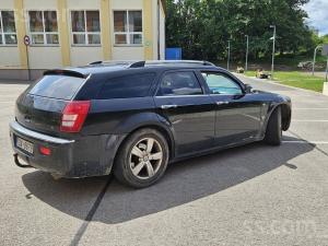 Black Chrysler 300C 2006 in Saldus, with an engine capacity of 3.00 L and mileage of 525 thousand km for 1200 €, photo 3 on AUTOMOTO.COM.LV