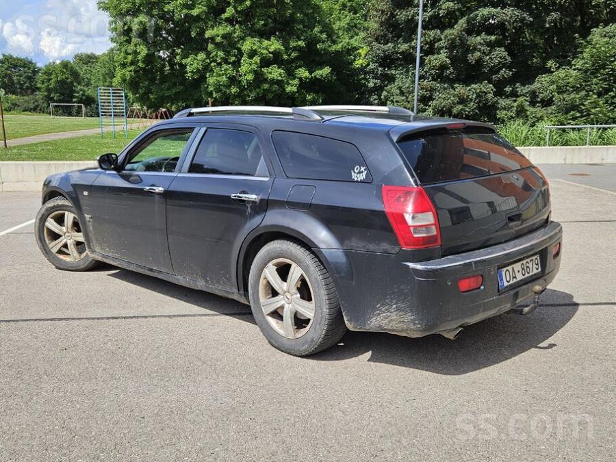 Black Chrysler 300C 2006 in Saldus, with an engine capacity of 3.00 L and mileage of 525 thousand km for 1200 €, photo 4 on AUTOMOTO.COM.LV