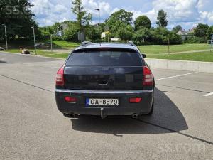 Black Chrysler 300C 2006 in Saldus, with an engine capacity of 3.00 L and mileage of 525 thousand km for 1200 €, photo 5 on AUTOMOTO.COM.LV