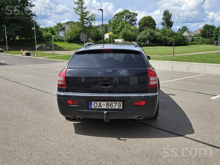 Black Chrysler 300C 2006 in Saldus, with an engine capacity of 3.00 L and mileage of 525 thousand km for 1200 €, photo 5 on AUTOMOTO.COM.LV