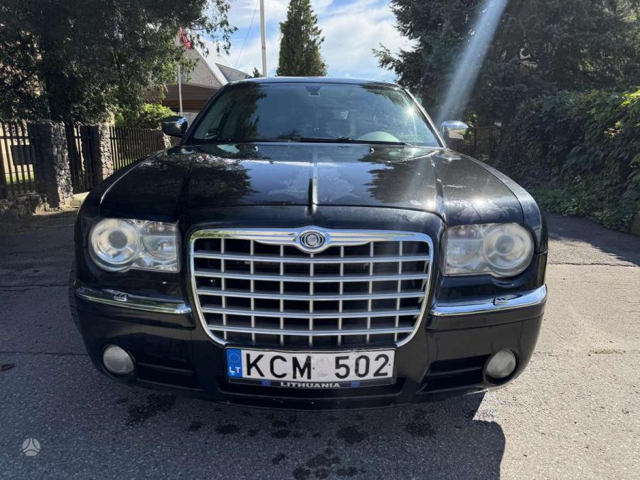 Черный Крайслер 300C 2006 в Каунас, объемом двигателя 3.00 л и пробегом 255 тыс. км за 1950 €, фото 3 на AUTOMOTO.COM.LV