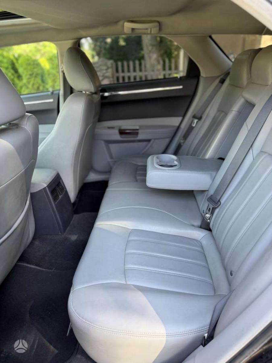 Черный Крайслер 300C 2006 в Каунас, объемом двигателя 3.00 л и пробегом 255 тыс. км за 1950 €, фото 21 на AUTOMOTO.COM.LV