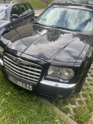 Black Chrysler 300C 2006 in Vilnius, with an engine capacity of 2.74 L and mileage of 380 thousand km for 1999 €, photo  on AUTOMOTO.COM.LV