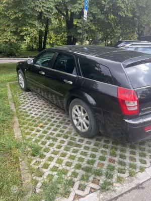 Black Chrysler 300C 2006 in Vilnius, with an engine capacity of 2.74 L and mileage of 380 thousand km for 1999 €, photo 3 on AUTOMOTO.COM.LV