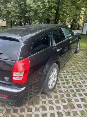 Black Chrysler 300C 2006 in Vilnius, with an engine capacity of 2.74 L and mileage of 380 thousand km for 1999 €, photo 4 on AUTOMOTO.COM.LV