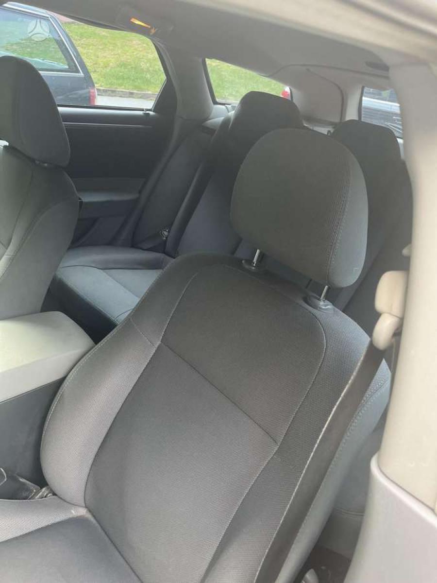Black Chrysler 300C 2006 in Vilnius, with an engine capacity of 2.74 L and mileage of 380 thousand km for 1999 €, photo 7 on AUTOMOTO.COM.LV