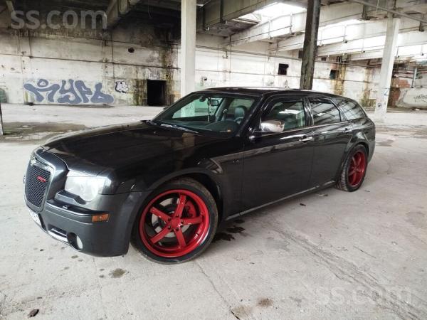 Melns Chrysler 300C 2006 Daugavpils, ar dzinēja tilpumu 3.00 L un nobraukumu 271 tūkst. km par 4900 €, foto 1 vietnē AUTOMOTO.COM.LV