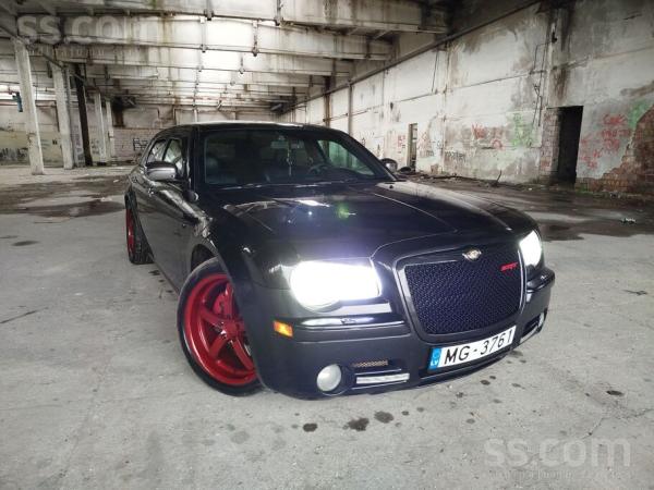 Melns Chrysler 300C 2006 Daugavpils, ar dzinēja tilpumu 3.00 L un nobraukumu 271 tūkst. km par 4900 €, foto 5 vietnē AUTOMOTO.COM.LV