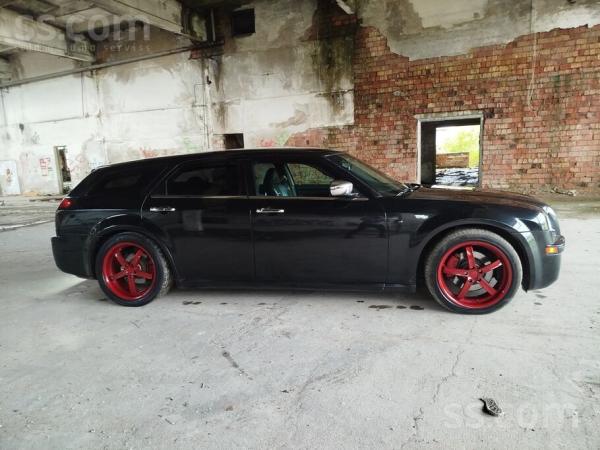 Melns Chrysler 300C 2006 Daugavpils, ar dzinēja tilpumu 3.00 L un nobraukumu 271 tūkst. km par 4900 €, foto 6 vietnē AUTOMOTO.COM.LV