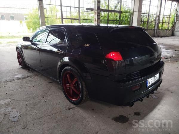 Melns Chrysler 300C 2006 Daugavpils, ar dzinēja tilpumu 3.00 L un nobraukumu 271 tūkst. km par 4900 €, foto 10 vietnē AUTOMOTO.COM.LV