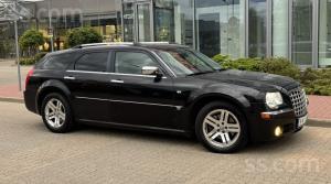 Black Chrysler 300C 2006 in Riga, with an engine capacity of 3.00 L and mileage of 292 thousand km for 3900 €, photo 4 on AUTOMOTO.COM.LV