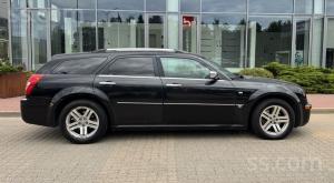 Black Chrysler 300C 2006 in Riga, with an engine capacity of 3.00 L and mileage of 292 thousand km for 3900 €, photo 6 on AUTOMOTO.COM.LV