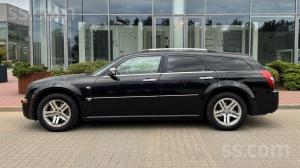 Black Chrysler 300C 2006 in Riga, with an engine capacity of 3.00 L and mileage of 292 thousand km for 3900 €, photo 7 on AUTOMOTO.COM.LV