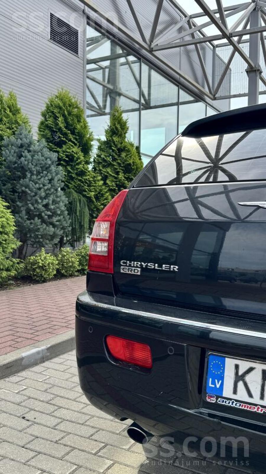 Black Chrysler 300C 2006 in Riga, with an engine capacity of 3.00 L and mileage of 292 thousand km for 3900 €, photo 9 on AUTOMOTO.COM.LV