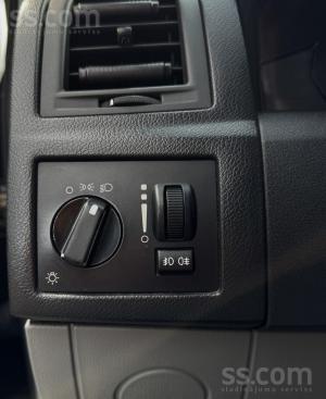 Black Chrysler 300C 2006 in Riga, with an engine capacity of 3.00 L and mileage of 292 thousand km for 3900 €, photo 16 on AUTOMOTO.COM.LV