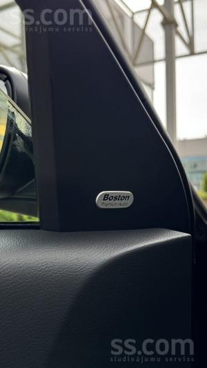 Black Chrysler 300C 2006 in Riga, with an engine capacity of 3.00 L and mileage of 292 thousand km for 3900 €, photo 17 on AUTOMOTO.COM.LV