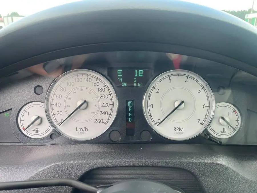 Черный Крайслер 300C 2007 в Рига, объемом двигателя 1.00 л и пробегом 250 тыс. км за 3790 €, фото 17 на AUTOMOTO.COM.LV
