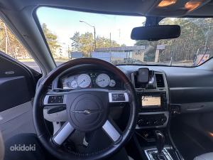 Black Chrysler 300C 2007 in Tallinn, with an engine capacity of 0.00 L and mileage of 315 thousand km for 4300 €, photo 3 on AUTOMOTO.COM.LV