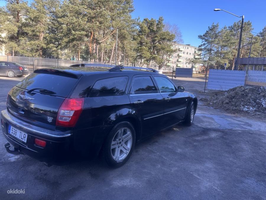 Black Chrysler 300C 2007 in Tallinn, with an engine capacity of 0.00 L and mileage of 315 thousand km for 4300 €, photo 17 on AUTOMOTO.COM.LV