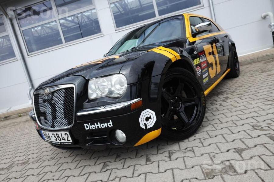 Black Chrysler 300C 2007 in Riga, with an engine capacity of 3.00 L and mileage of 0 thousand km for 3495 €, photo 3 on AUTOMOTO.COM.LV