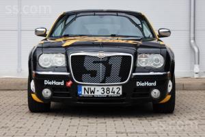Black Chrysler 300C 2007 in Riga, with an engine capacity of 3.00 L and mileage of 0 thousand km for 3495 €, photo 4 on AUTOMOTO.COM.LV
